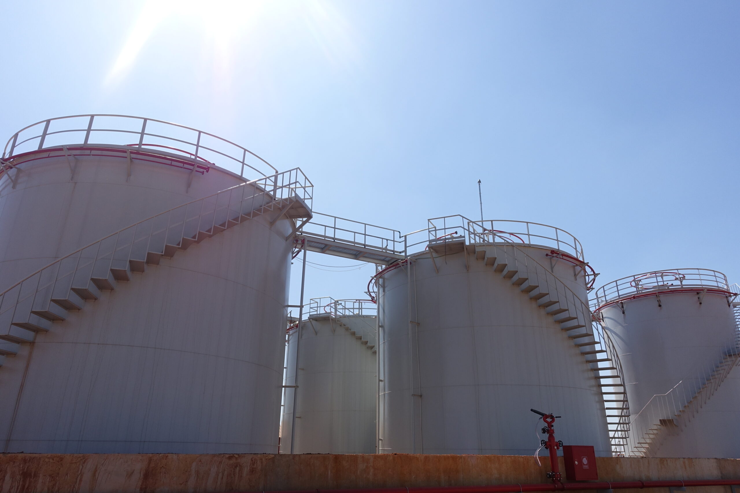 Oil Terminal Storage Tanks Manufacturer Dubai | Qasioon